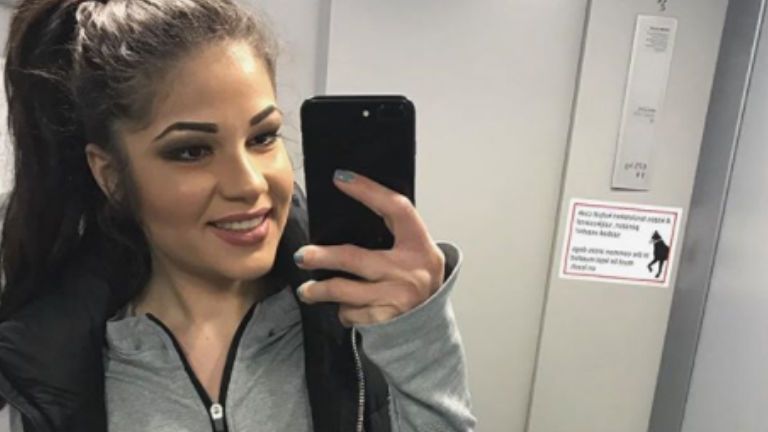 Hú, de vékony Gáspár Evelin dereka