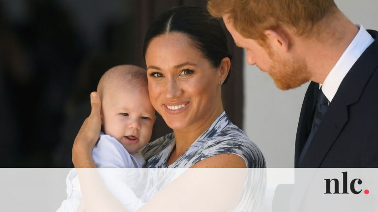 Fotók Harry herceg és Meghan Markle kisfiáról Archie Harrisonról