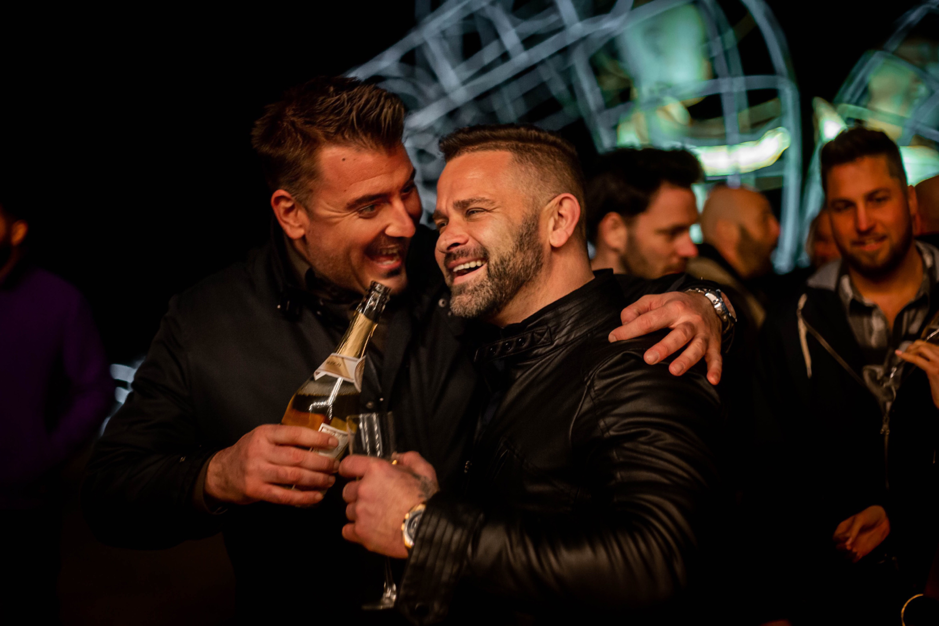 ÉNB Joe és ÉNB Barbi romantikus pillanata