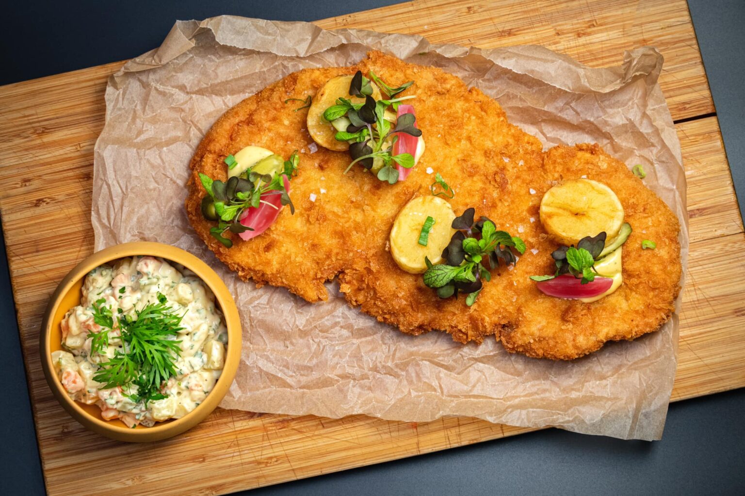 A rántott hús és a rock örök: Nyúzó Imre és az emblematikus rántott karaj