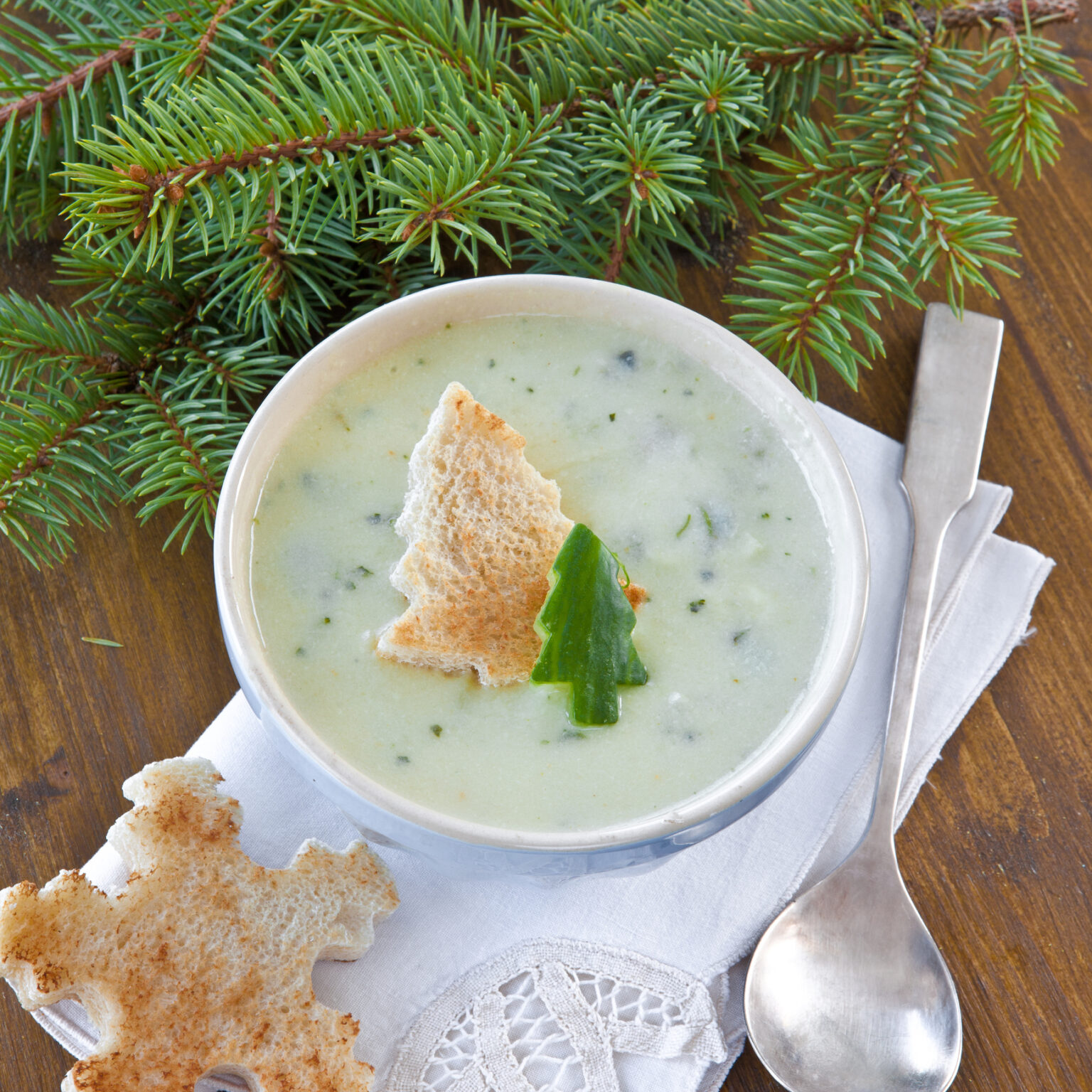 11 ötletes karácsonyi leves, ha elszakadunk a halászlé-húsleves tengelytől