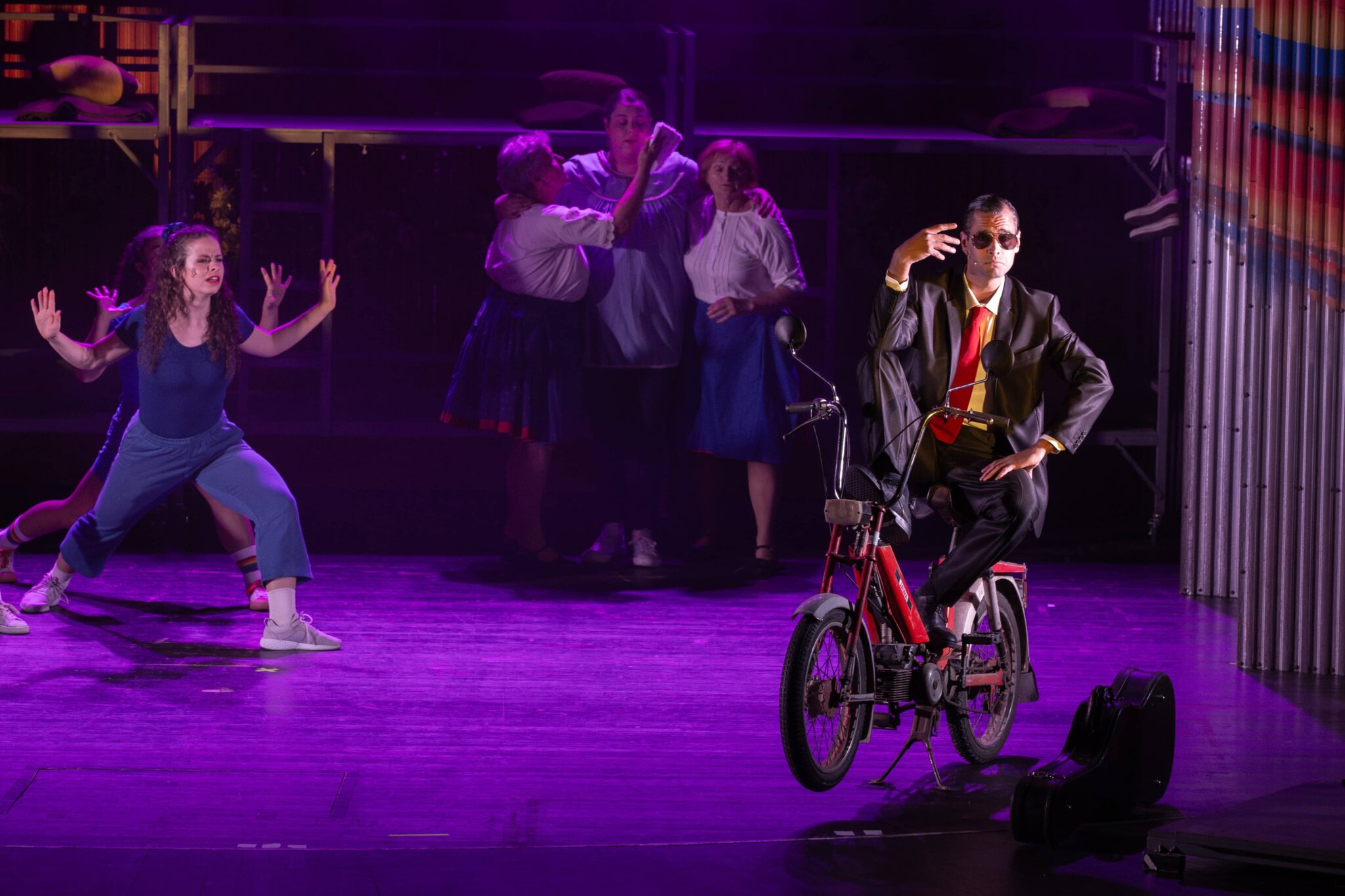 Új beállók a Veres 1 Színház Szép Nyári Nap című Neoton-musicalében