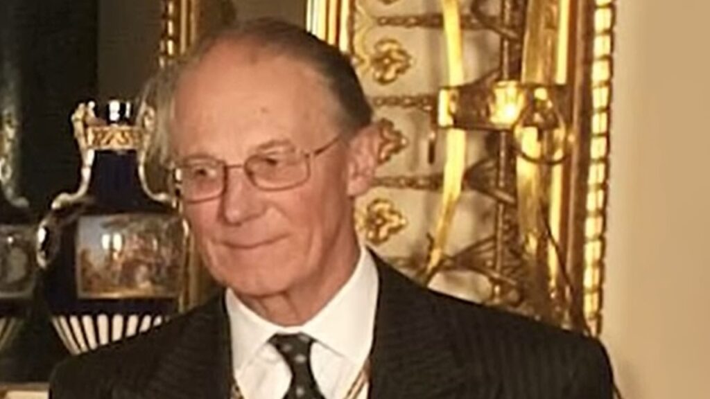 Lord Fellowes báró kihagyta végrendeletéből unokaöccseit: Vilmost és ...