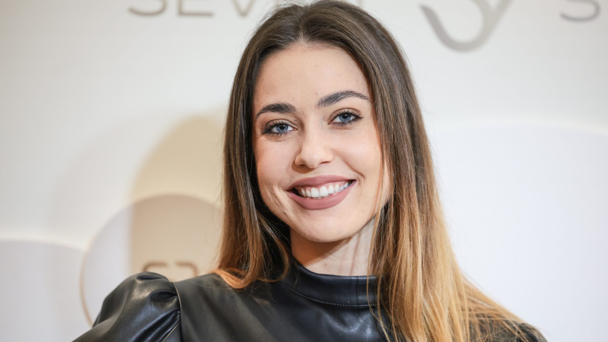 Rubint Rella válás